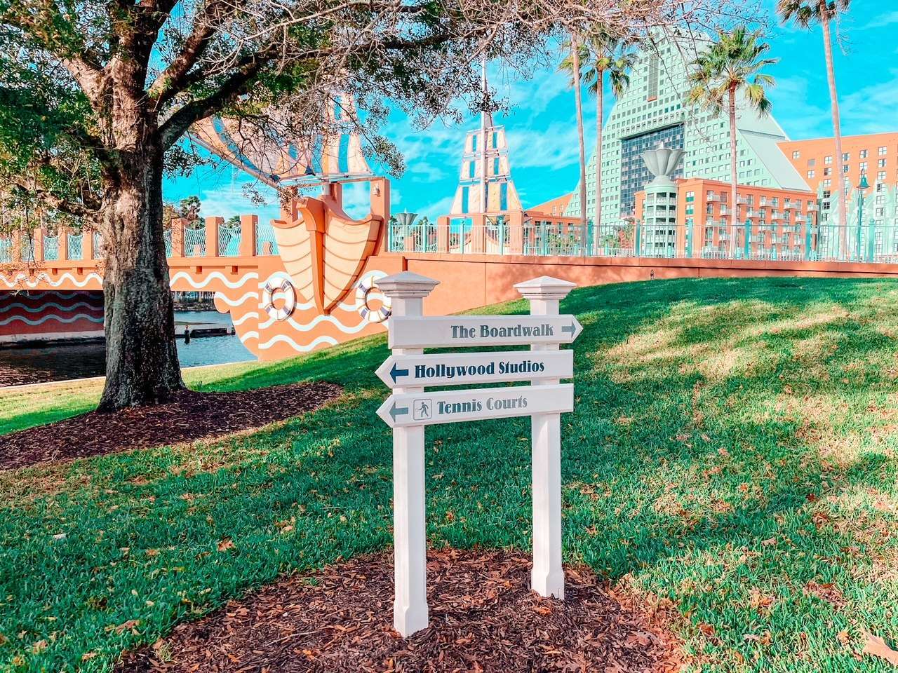 The Walking Path from Hollywood Studios to Epcot at Disney World